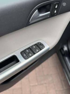 Black Volvo S40 2010 in Utena, with an engine capacity of 1.56 L and mileage of 209 thousand km for 3599 €, photo 16 on AUTOMOTO.COM.LV