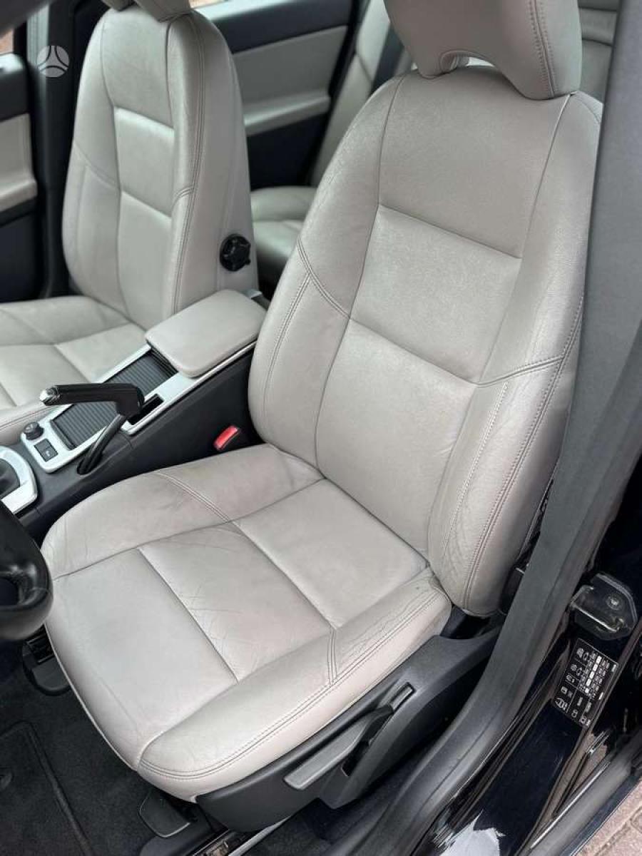 Black Volvo S40 2010 in Utena, with an engine capacity of 1.56 L and mileage of 209 thousand km for 3599 €, photo 17 on AUTOMOTO.COM.LV