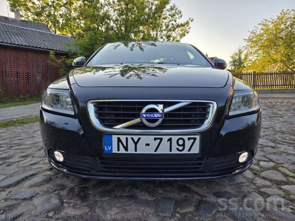 Black Volvo S40 2011 in Jelgava, with an engine capacity of 1.60 L and mileage of 0 thousand km for 5500 €, photo 2 on AUTOMOTO.COM.LV
