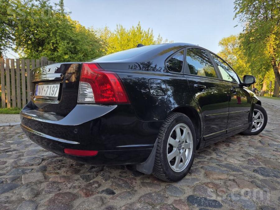 Black Volvo S40 2011 in Jelgava, with an engine capacity of 1.60 L and mileage of 0 thousand km for 5500 €, photo 6 on AUTOMOTO.COM.LV