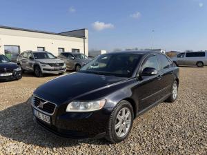 Melns Volvo S40 2011 Šauļi, ar dzinēja tilpumu 1.60 L un nobraukumu 222 tūkst. km par 3900 €, foto  vietnē AUTOMOTO.COM.LV
