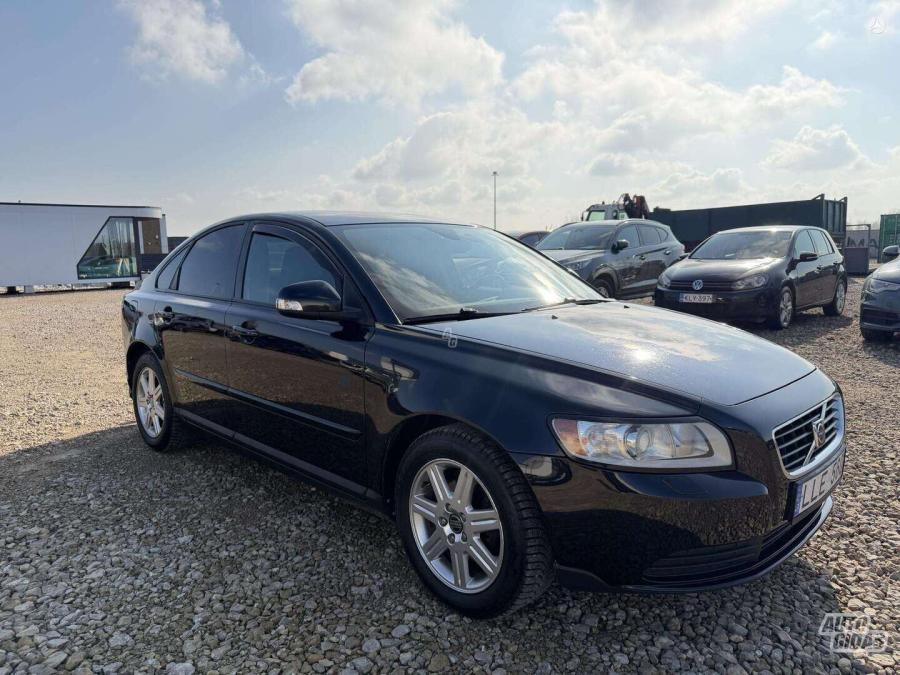Melns Volvo S40 2011 Šauļi, ar dzinēja tilpumu 1.60 L un nobraukumu 222 tūkst. km par 3900 €, foto 4 vietnē AUTOMOTO.COM.LV
