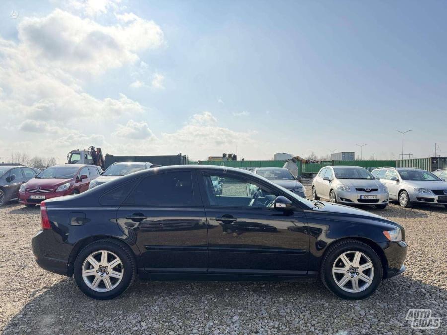 Melns Volvo S40 2011 Šauļi, ar dzinēja tilpumu 1.60 L un nobraukumu 222 tūkst. km par 3900 €, foto 5 vietnē AUTOMOTO.COM.LV