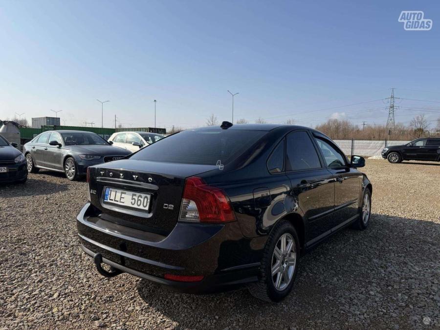 Melns Volvo S40 2011 Šauļi, ar dzinēja tilpumu 1.60 L un nobraukumu 222 tūkst. km par 3900 €, foto 6 vietnē AUTOMOTO.COM.LV