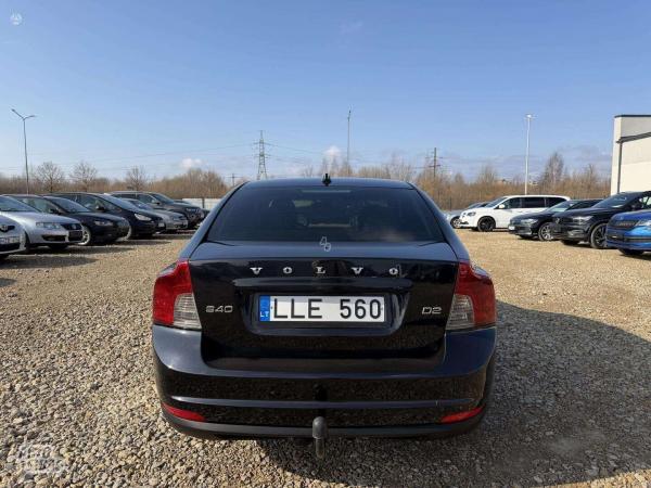 Melns Volvo S40 2011 Šauļi, ar dzinēja tilpumu 1.60 L un nobraukumu 222 tūkst. km par 3900 €, foto 6 vietnē AUTOMOTO.COM.LV