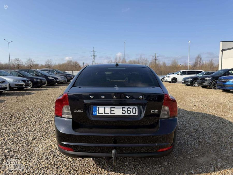 Melns Volvo S40 2011 Šauļi, ar dzinēja tilpumu 1.60 L un nobraukumu 222 tūkst. km par 3900 €, foto 7 vietnē AUTOMOTO.COM.LV