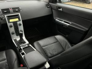 Black Volvo S40 2011 in Riga, with an engine capacity of 1.60 L and mileage of 247 thousand km for 5500 €, photo 4 on AUTOMOTO.COM.LV