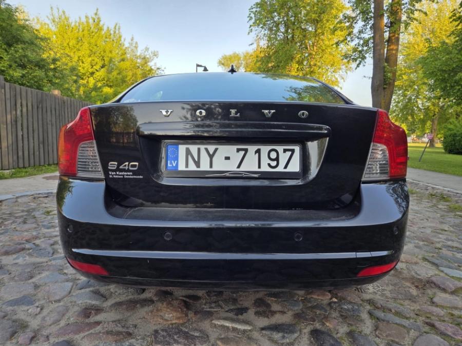 Black Volvo S40 2011 in Riga, with an engine capacity of 1.60 L and mileage of 247 thousand km for 5500 €, photo 8 on AUTOMOTO.COM.LV
