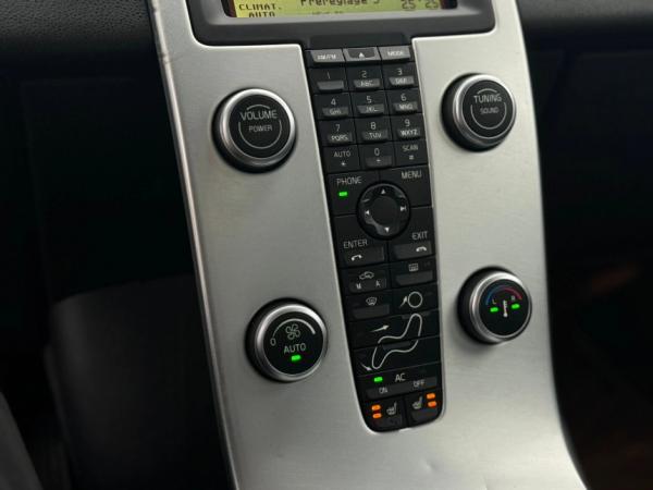 Черный Вольво С40 2011 в Рига, объемом двигателя 1.60 л и пробегом 247 тыс. км за 5500 €, фото 10 на AUTOMOTO.COM.LV