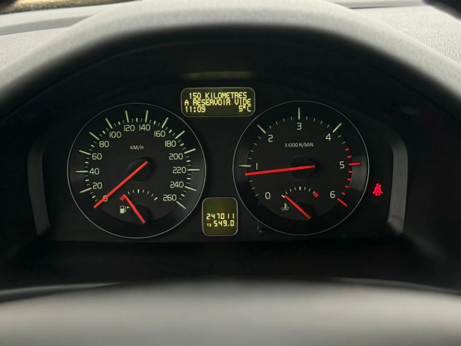 Black Volvo S40 2011 in Riga, with an engine capacity of 1.60 L and mileage of 247 thousand km for 5500 €, photo 14 on AUTOMOTO.COM.LV