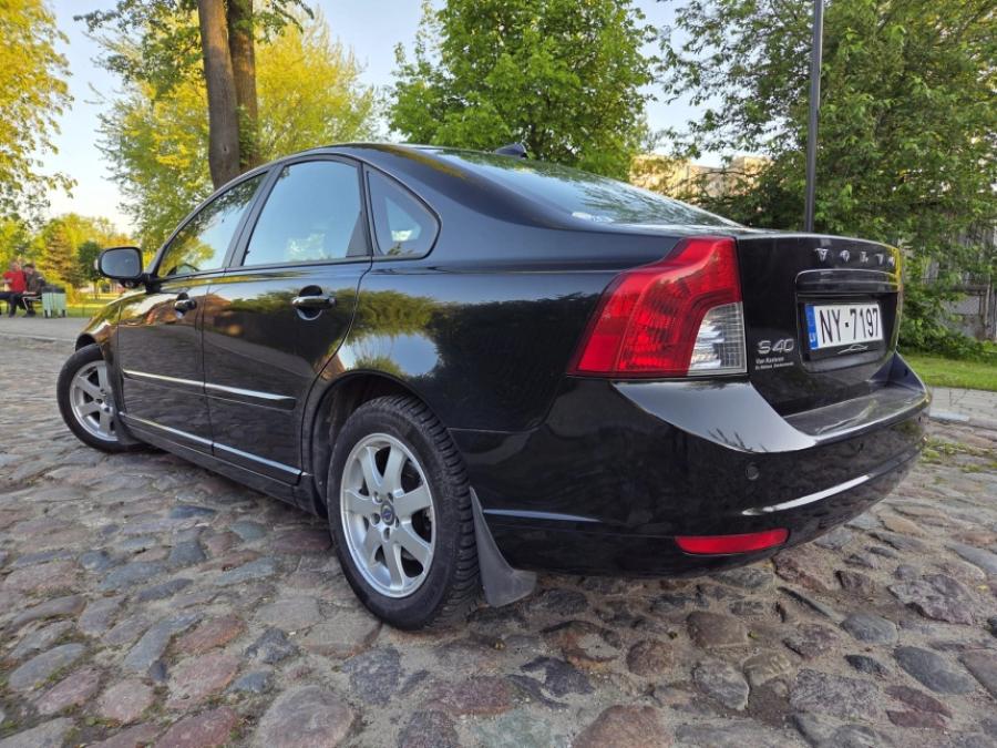 Black Volvo S40 2011 in Riga, with an engine capacity of 1.60 L and mileage of 247 thousand km for 5500 €, photo 17 on AUTOMOTO.COM.LV