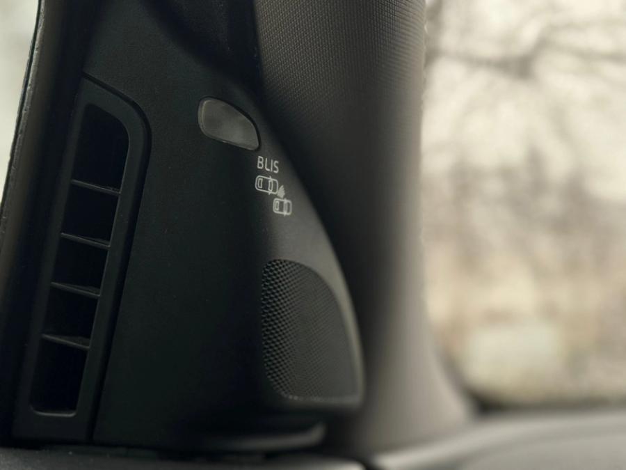Black Volvo S40 2011 in Riga, with an engine capacity of 1.60 L and mileage of 247 thousand km for 5500 €, photo 21 on AUTOMOTO.COM.LV