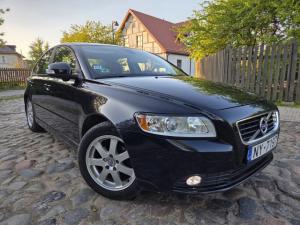 Black Volvo S40 2011 in Riga, with an engine capacity of 1.60 L and mileage of 247 thousand km for 5500 €, photo 22 on AUTOMOTO.COM.LV