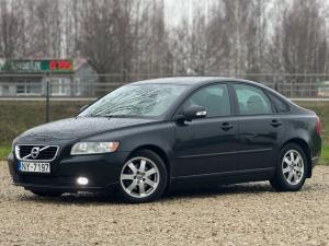 Black Volvo S40 2011 in Riga, with an engine capacity of 1.60 L and mileage of 247 thousand km for 5500 €, photo 25 on AUTOMOTO.COM.LV