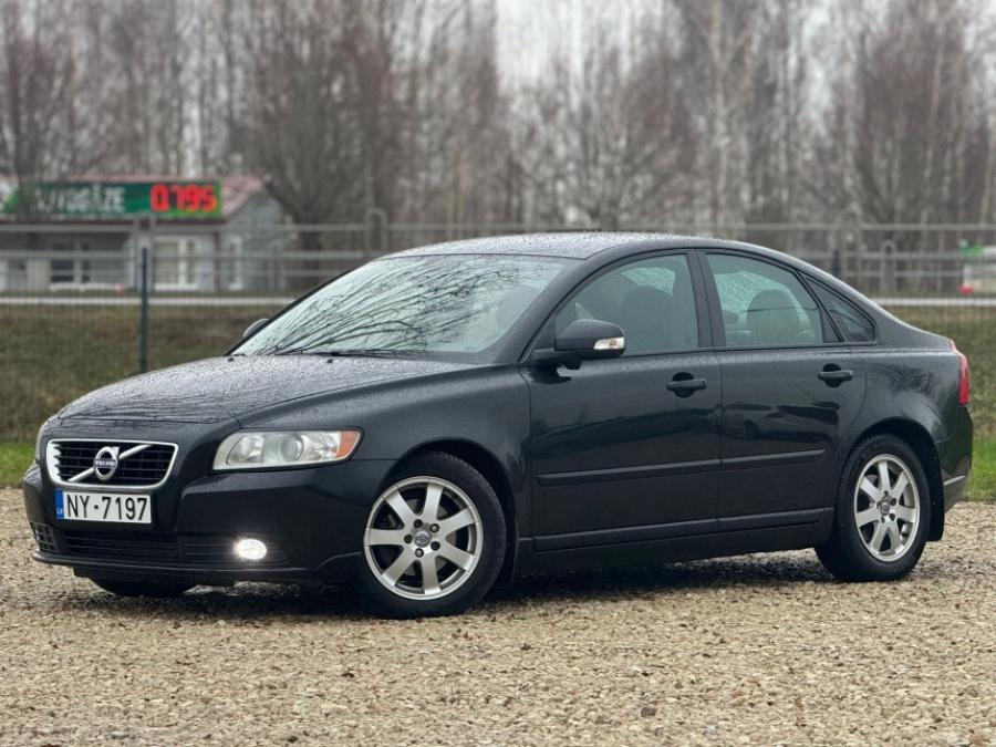 Black Volvo S40 2011 in Riga, with an engine capacity of 1.60 L and mileage of 247 thousand km for 5500 €, photo 25 on AUTOMOTO.COM.LV