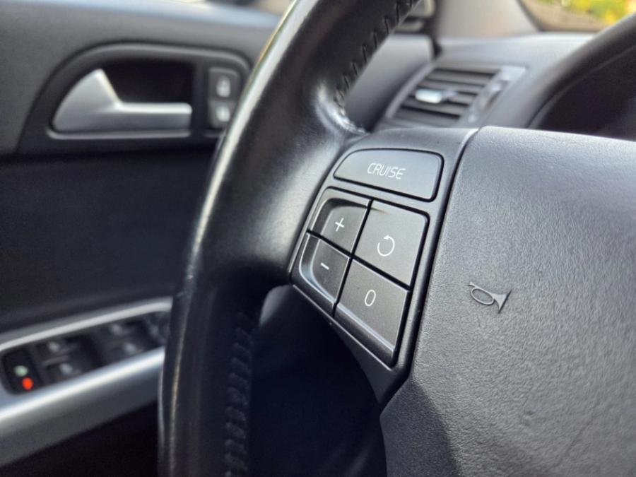 Black Volvo S40 2011 in Riga, with an engine capacity of 1.60 L and mileage of 247 thousand km for 5500 €, photo 32 on AUTOMOTO.COM.LV