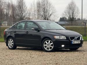 Black Volvo S40 2011 in Riga, with an engine capacity of 1.60 L and mileage of 247 thousand km for 5500 €, photo 33 on AUTOMOTO.COM.LV