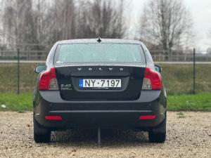 Black Volvo S40 2011 in Riga, with an engine capacity of 1.60 L and mileage of 247 thousand km for 5500 €, photo 35 on AUTOMOTO.COM.LV