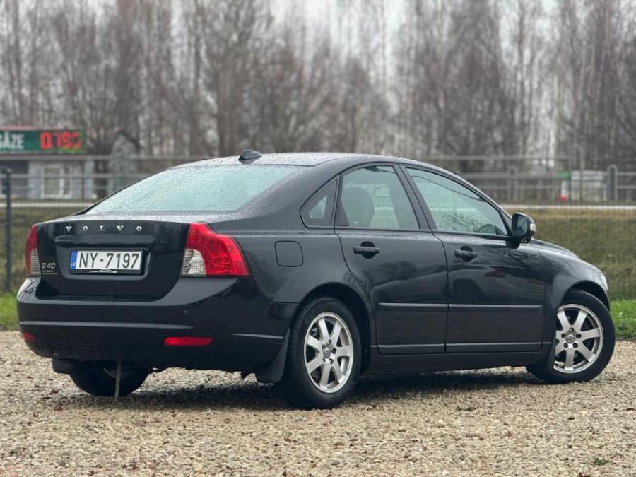 Black Volvo S40 2011 in Riga, with an engine capacity of 1.60 L and mileage of 247 thousand km for 5500 €, photo 37 on AUTOMOTO.COM.LV