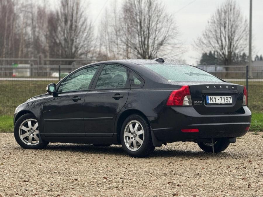 Black Volvo S40 2011 in Riga, with an engine capacity of 1.60 L and mileage of 247 thousand km for 5500 €, photo 38 on AUTOMOTO.COM.LV