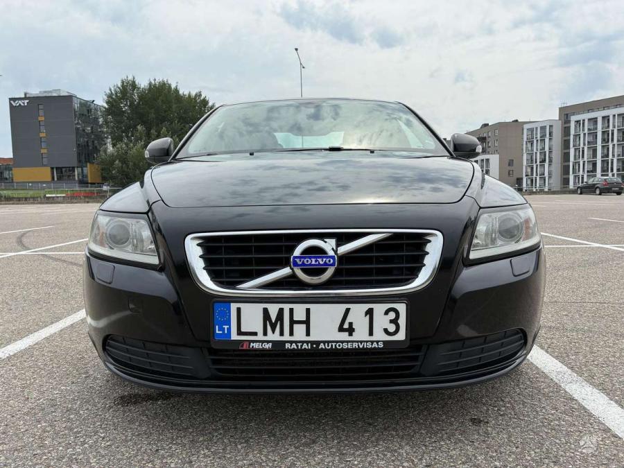 Black Volvo S40 2011 in Vilnius, with an engine capacity of 1.60 L and mileage of 247 thousand km for 2800 €, photo 3 on AUTOMOTO.COM.LV
