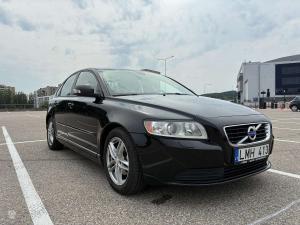 Black Volvo S40 2011 in Vilnius, with an engine capacity of 1.60 L and mileage of 247 thousand km for 2800 €, photo 4 on AUTOMOTO.COM.LV