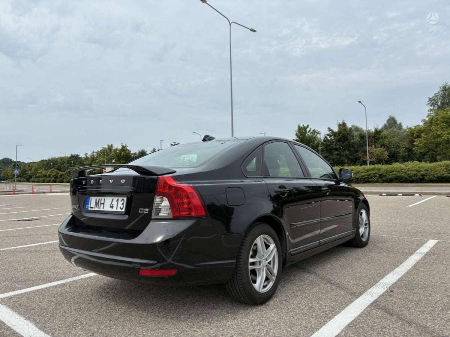 Black Volvo S40 2011 in Vilnius, with an engine capacity of 1.60 L and mileage of 247 thousand km for 2800 €, photo 6 on AUTOMOTO.COM.LV