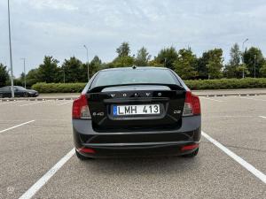Black Volvo S40 2011 in Vilnius, with an engine capacity of 1.60 L and mileage of 247 thousand km for 2800 €, photo 7 on AUTOMOTO.COM.LV
