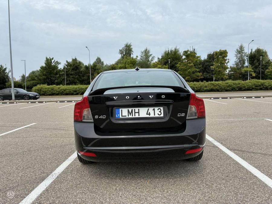 Black Volvo S40 2011 in Vilnius, with an engine capacity of 1.60 L and mileage of 247 thousand km for 2800 €, photo 7 on AUTOMOTO.COM.LV