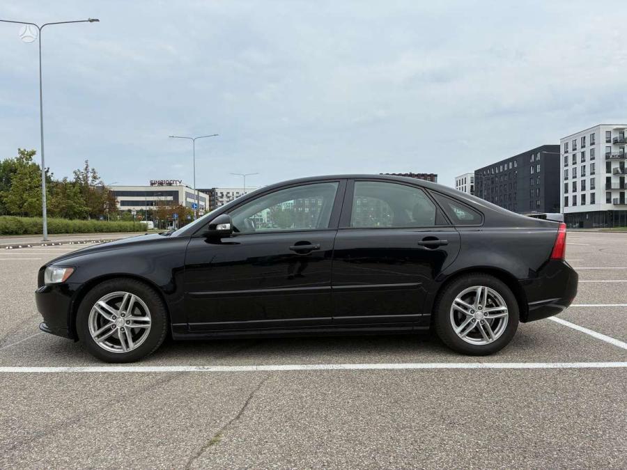 Black Volvo S40 2011 in Vilnius, with an engine capacity of 1.60 L and mileage of 247 thousand km for 2800 €, photo 9 on AUTOMOTO.COM.LV