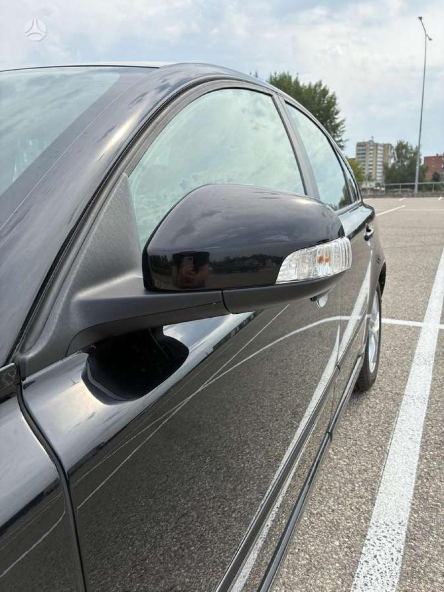 Black Volvo S40 2011 in Vilnius, with an engine capacity of 1.60 L and mileage of 247 thousand km for 2800 €, photo 14 on AUTOMOTO.COM.LV