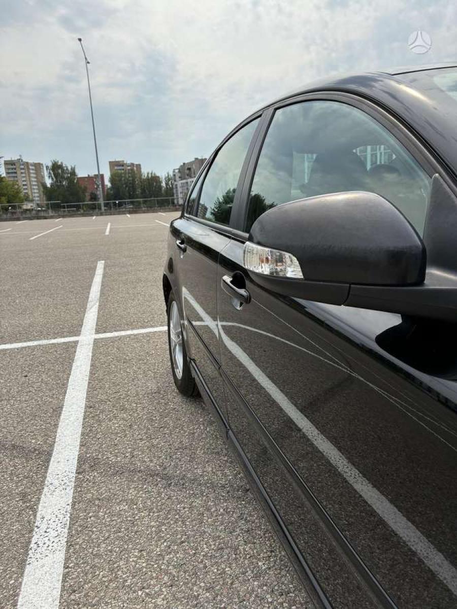 Black Volvo S40 2011 in Vilnius, with an engine capacity of 1.60 L and mileage of 247 thousand km for 2800 €, photo 16 on AUTOMOTO.COM.LV