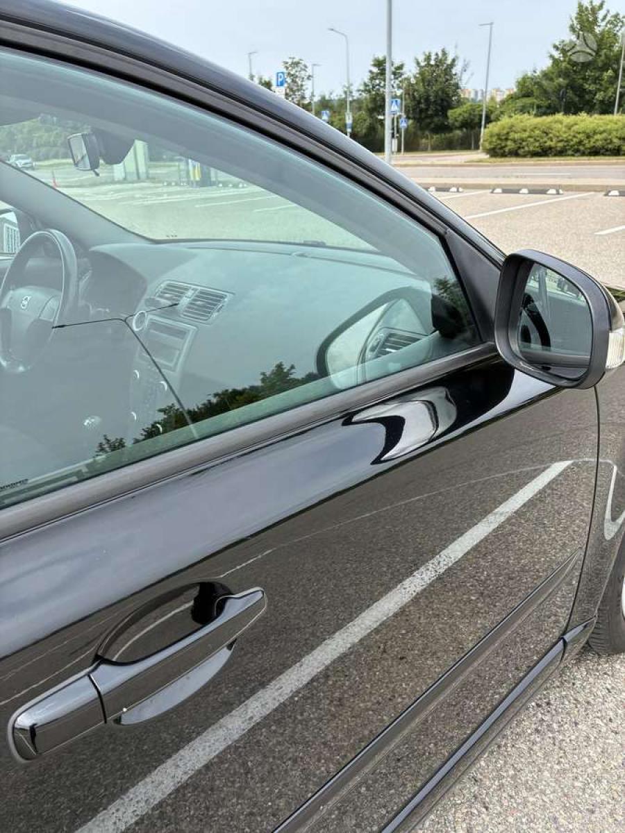Black Volvo S40 2011 in Vilnius, with an engine capacity of 1.60 L and mileage of 247 thousand km for 2800 €, photo 17 on AUTOMOTO.COM.LV