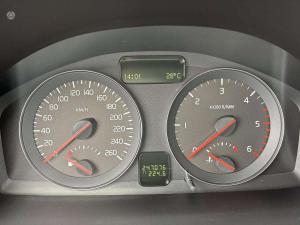Black Volvo S40 2011 in Vilnius, with an engine capacity of 1.60 L and mileage of 247 thousand km for 2800 €, photo 26 on AUTOMOTO.COM.LV