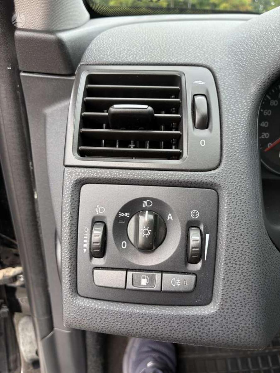 Black Volvo S40 2011 in Vilnius, with an engine capacity of 1.60 L and mileage of 247 thousand km for 2800 €, photo 27 on AUTOMOTO.COM.LV