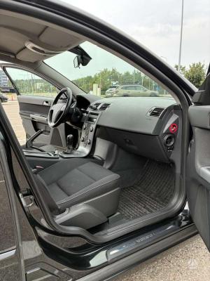 Black Volvo S40 2011 in Vilnius, with an engine capacity of 1.60 L and mileage of 247 thousand km for 2800 €, photo 31 on AUTOMOTO.COM.LV