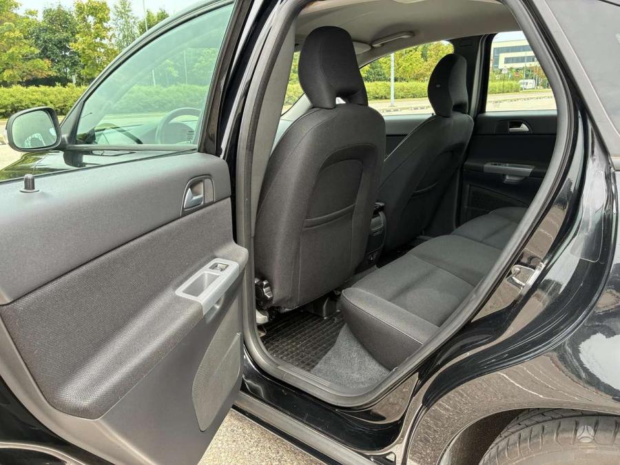 Black Volvo S40 2011 in Vilnius, with an engine capacity of 1.60 L and mileage of 247 thousand km for 2800 €, photo 34 on AUTOMOTO.COM.LV