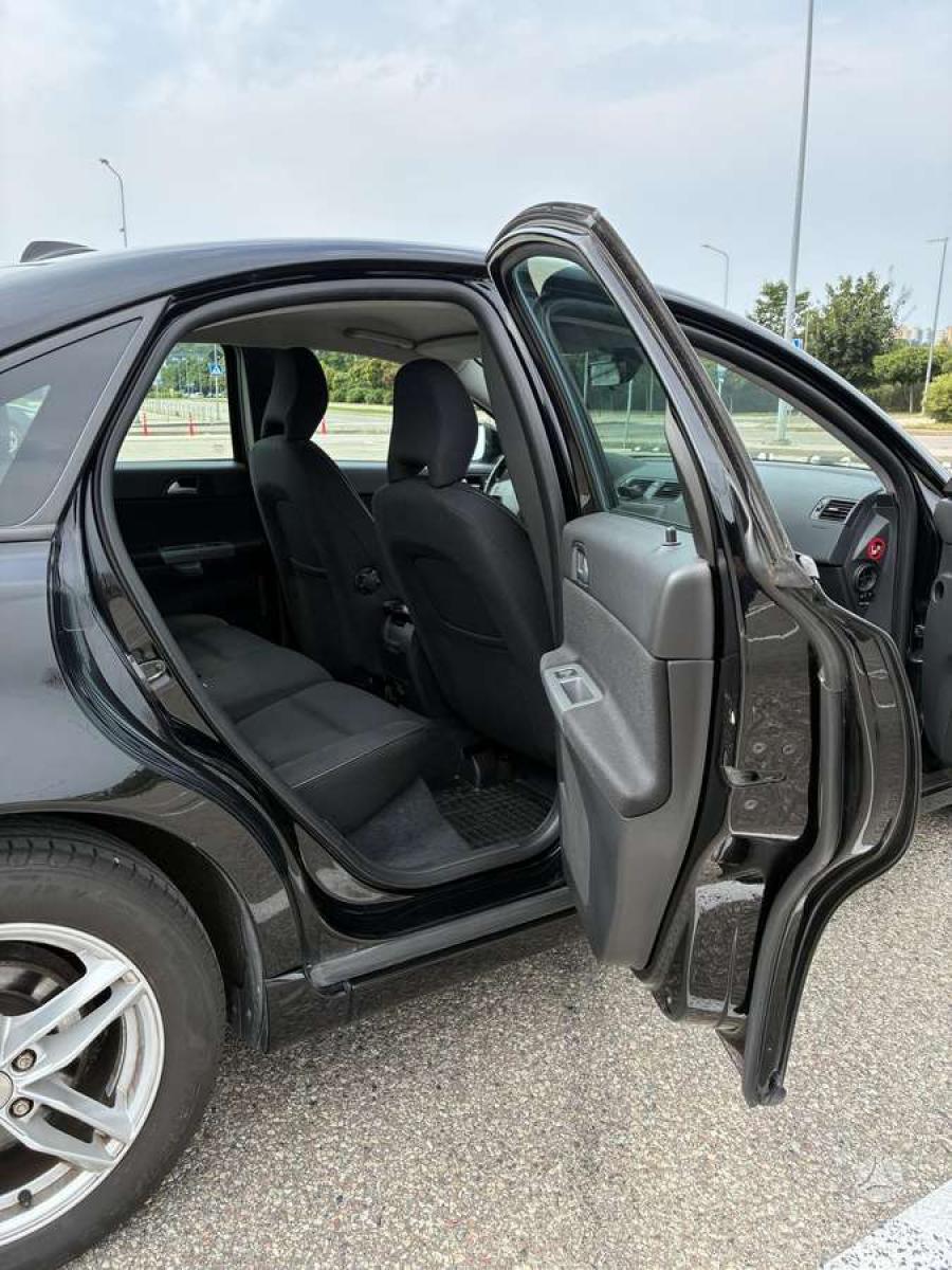 Black Volvo S40 2011 in Vilnius, with an engine capacity of 1.60 L and mileage of 247 thousand km for 2800 €, photo 36 on AUTOMOTO.COM.LV