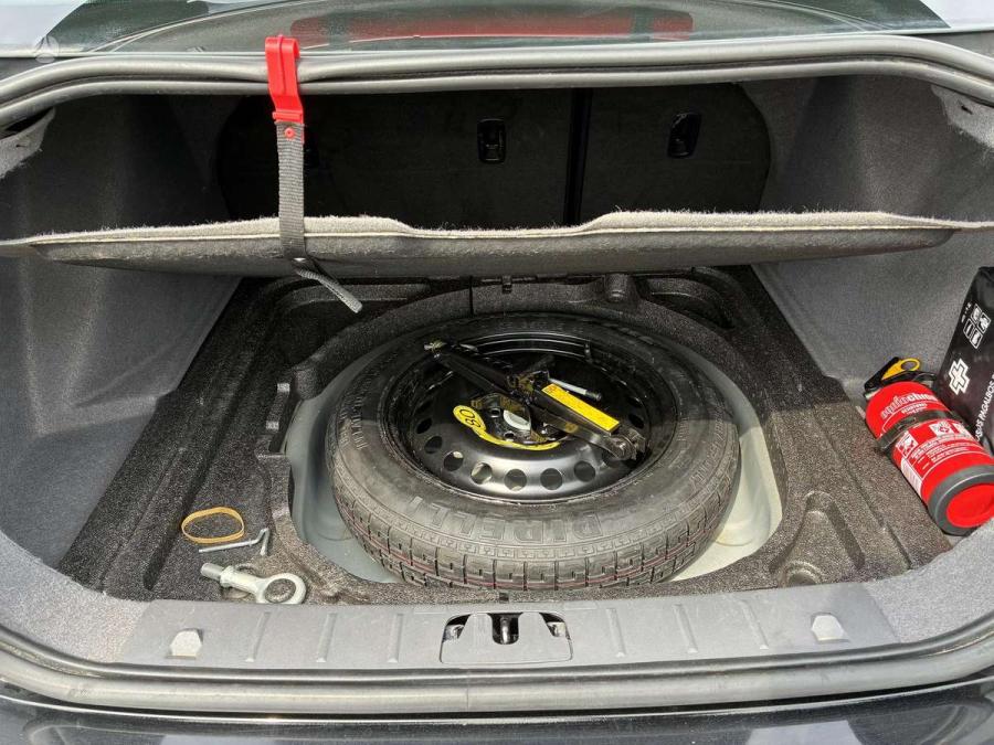 Black Volvo S40 2011 in Vilnius, with an engine capacity of 1.60 L and mileage of 247 thousand km for 2800 €, photo 40 on AUTOMOTO.COM.LV