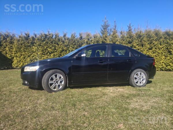 Black Volvo S40 2012 in Riga, with an engine capacity of 2.00 L and mileage of 188 thousand km for 3500 €, photo 1 on AUTOMOTO.COM.LV