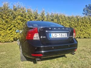 Black Volvo S40 2012 in Riga, with an engine capacity of 2.00 L and mileage of 188 thousand km for 3500 €, photo 5 on AUTOMOTO.COM.LV
