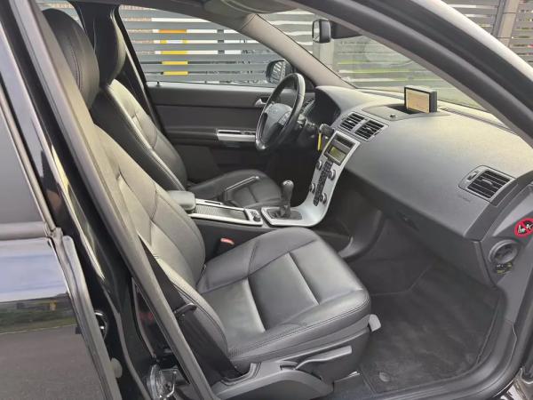 Melns Volvo S40 2012 Jelgava, ar dzinēja tilpumu 1.60 L un nobraukumu 295 tūkst. km par 4950 €, foto 10 vietnē AUTOMOTO.COM.LV