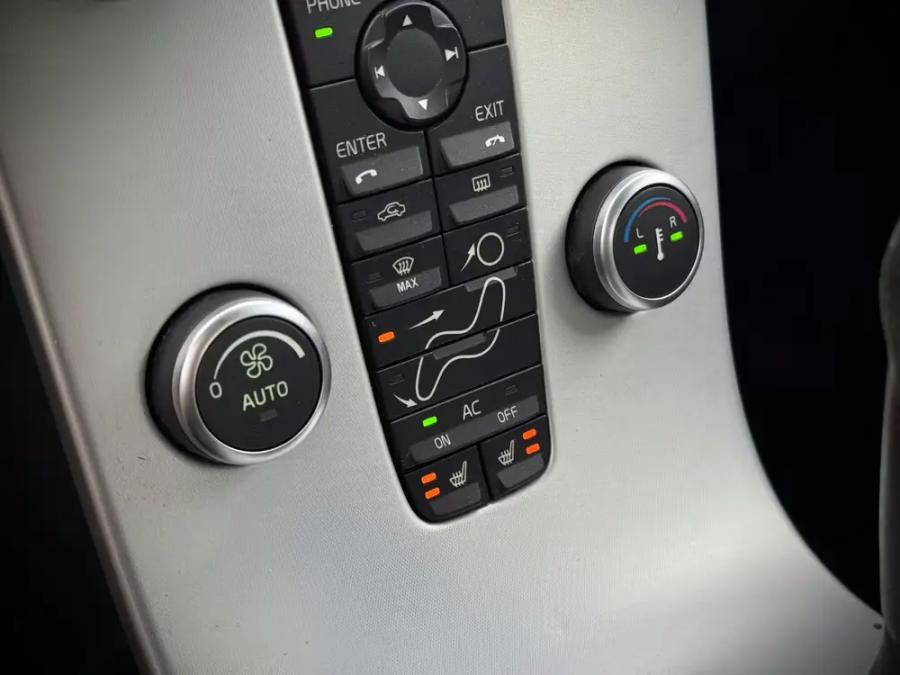 Melns Volvo S40 2012 Jelgava, ar dzinēja tilpumu 1.60 L un nobraukumu 295 tūkst. km par 4950 €, foto 14 vietnē AUTOMOTO.COM.LV
