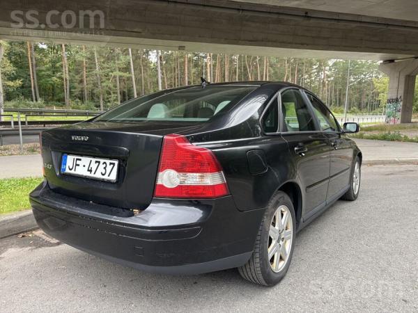 Melns Volvo S40 2004 Rīga, ar dzinēja tilpumu 2.00 L un nobraukumu 409 tūkst. km par 990 €, foto 5 vietnē AUTOMOTO.COM.LV