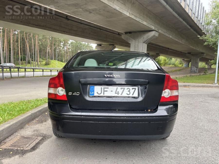 Black Volvo S40 2004 in Riga, with an engine capacity of 2.00 L and mileage of 409 thousand km for 990 €, photo 6 on AUTOMOTO.COM.LV