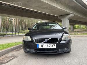 Black Volvo S40 2004 in Riga, with an engine capacity of 2.00 L and mileage of 409 thousand km for 990 €, photo 7 on AUTOMOTO.COM.LV