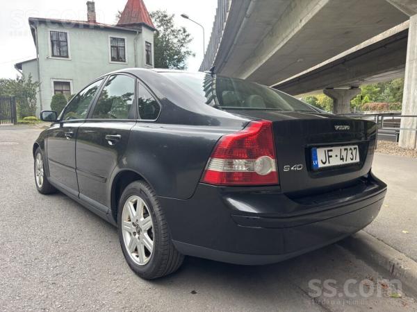 Melns Volvo S40 2004 Rīga, ar dzinēja tilpumu 2.00 L un nobraukumu 409 tūkst. km par 990 €, foto 8 vietnē AUTOMOTO.COM.LV