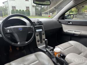 Black Volvo S40 2004 in Riga, with an engine capacity of 2.00 L and mileage of 409 thousand km for 990 €, photo 18 on AUTOMOTO.COM.LV