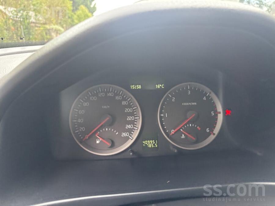 Black Volvo S40 2004 in Riga, with an engine capacity of 2.00 L and mileage of 409 thousand km for 990 €, photo 19 on AUTOMOTO.COM.LV