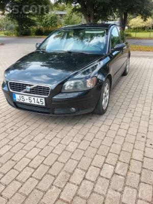 Zils Volvo S40 2005 Valmiera, ar dzinēja tilpumu 2.50 L un nobraukumu 305 tūkst. km par 800 €, foto  vietnē AUTOMOTO.COM.LV